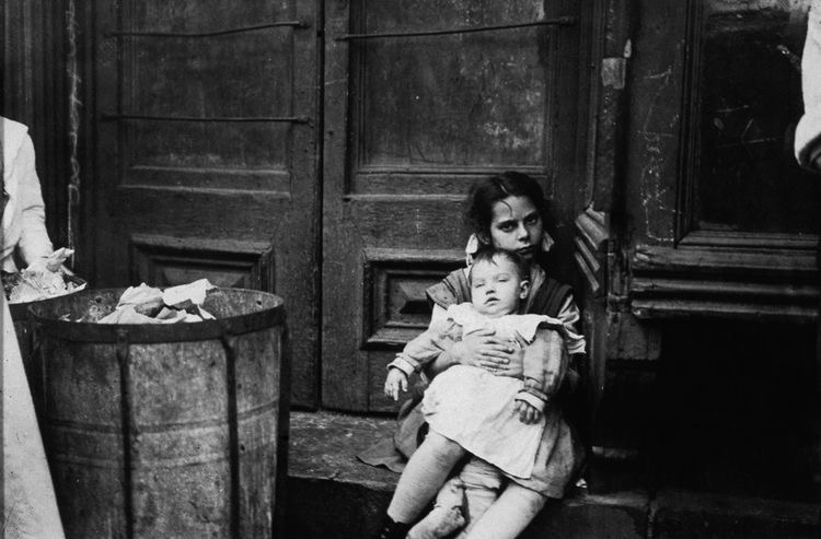 26 Haunting Photos Of Life Inside NewYork’s Tenements – Wicked Dual Blog